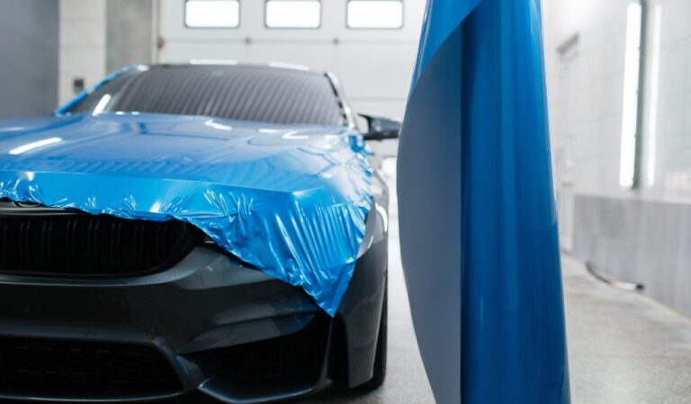 Cambiar el color del carro con papel o vinil adhesivo: precauciones ...